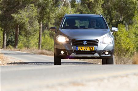 סוזוקי קרוסאובר - מבחן דרכים - תמונות - אוטו