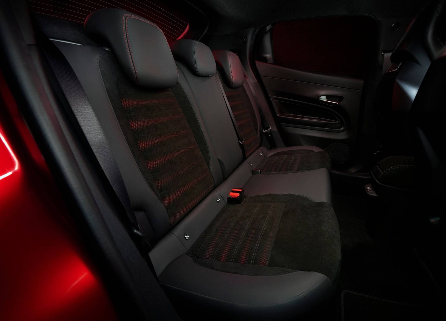 אלפא רומיאו ג'וניור - דף דגם 2025 - תמונות - אוטו